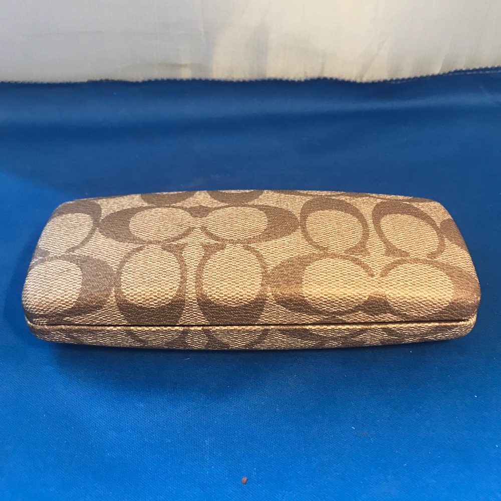 Coach Signature Logo Clam Shell Eyesun Glass Case Gem